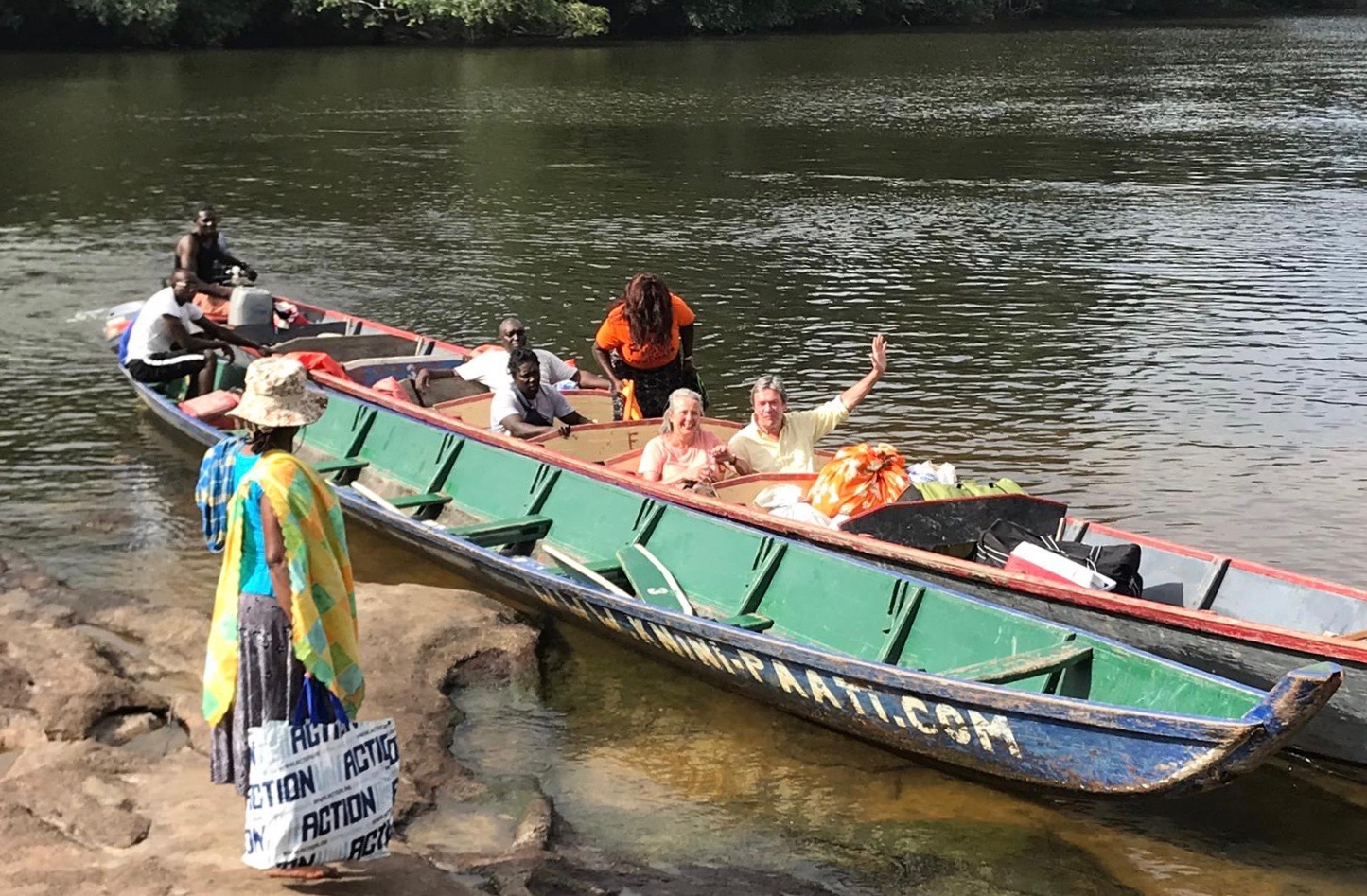 Surinamerivier in korjaal - Reizen langs Rivieren