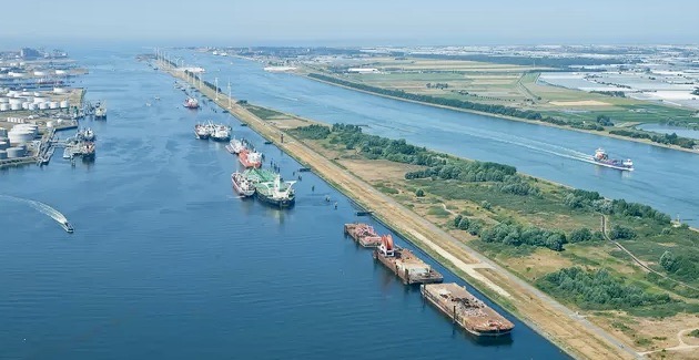 Groene enclave in havengebied - Reizen langs Rivieren